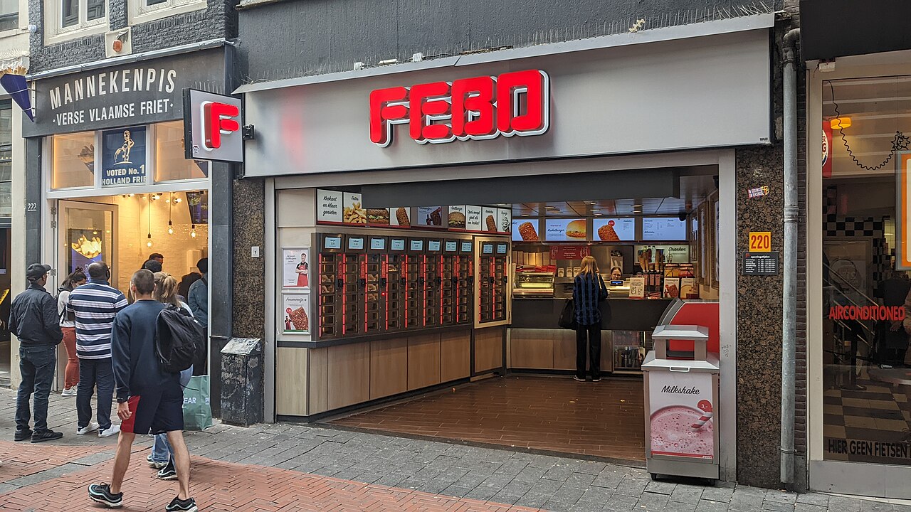 Dit kost een snackmaaltijd met frietjes, kroketten en milkshakes bij de ...